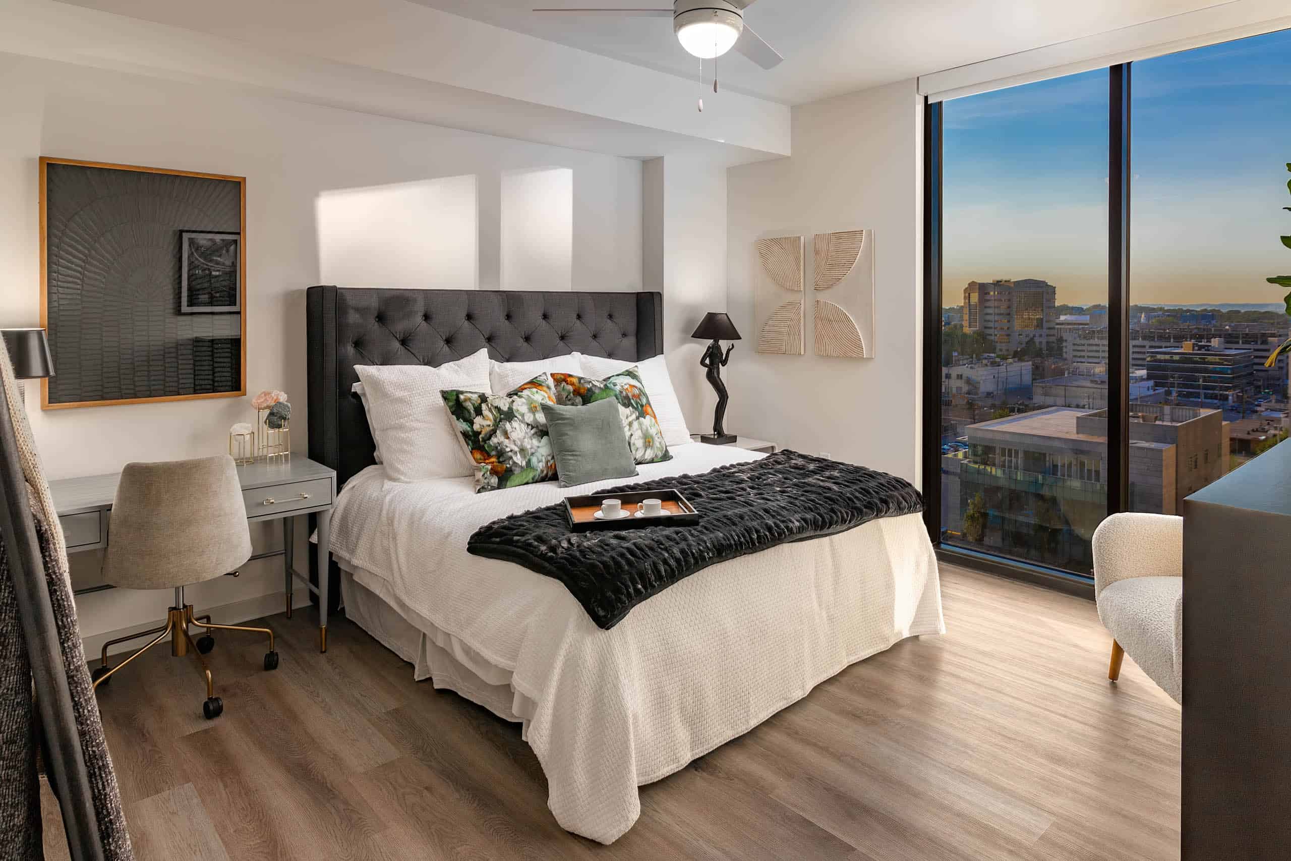 Fraye Hotel & Fallyn Apartments - JE Dunn Construction